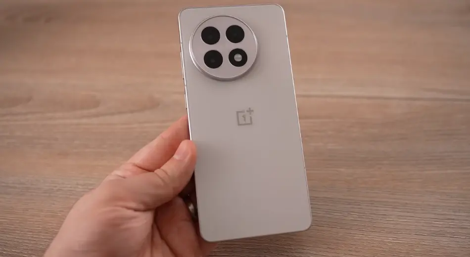 OnePlus 13R Review: Flagship Phone with Amazing Price