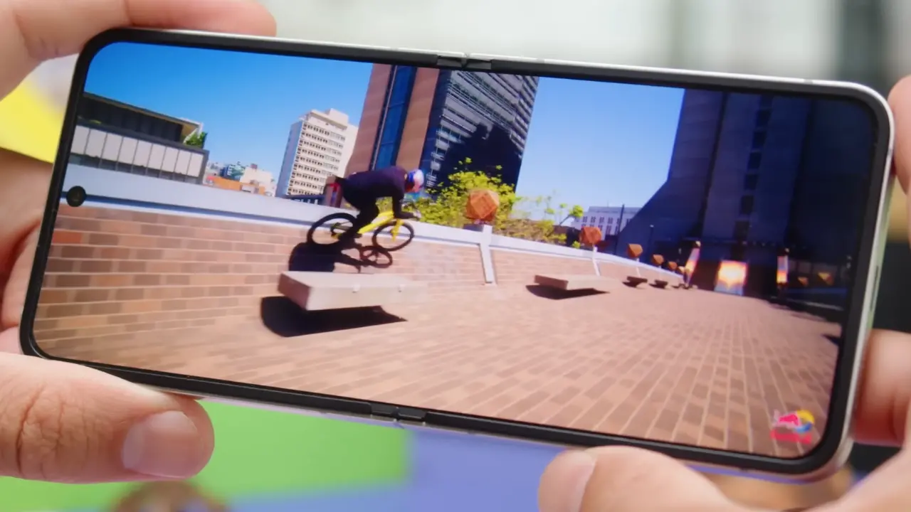 Samsung Galaxy Z Flip7 FE Review: Affordable Foldable with Galaxy AI Power