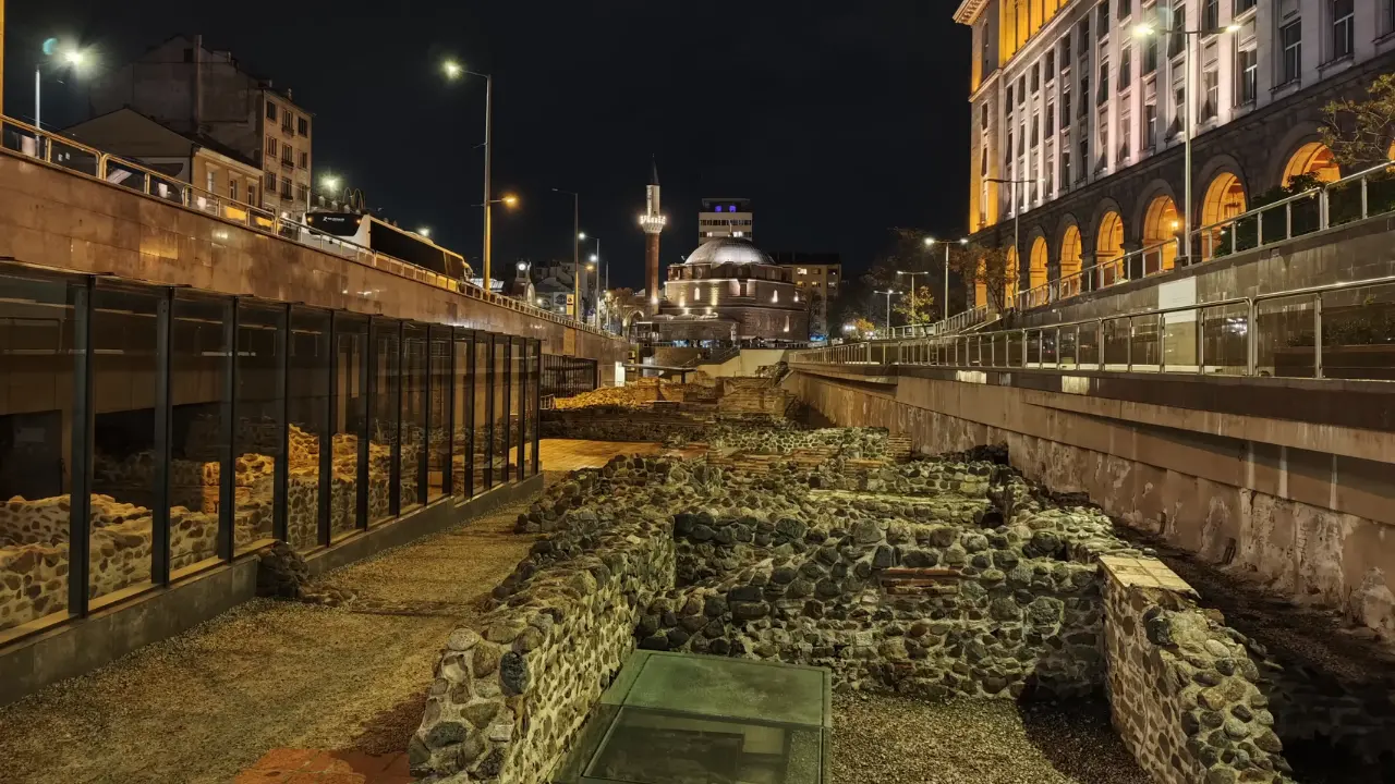 Vivo S50 Pro Mini Review 2025: Compact Flagship with Snapdragon 8 Gen 5